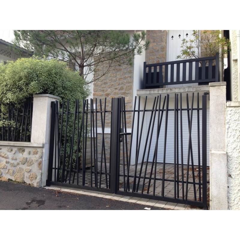 Portail Alu ajouré battant à barreaux asymétrique PYLA| LMC Ouvertures