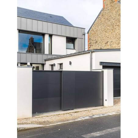 Portail aluminium style Architectural coulissant moderne | LMC Ouvertures
