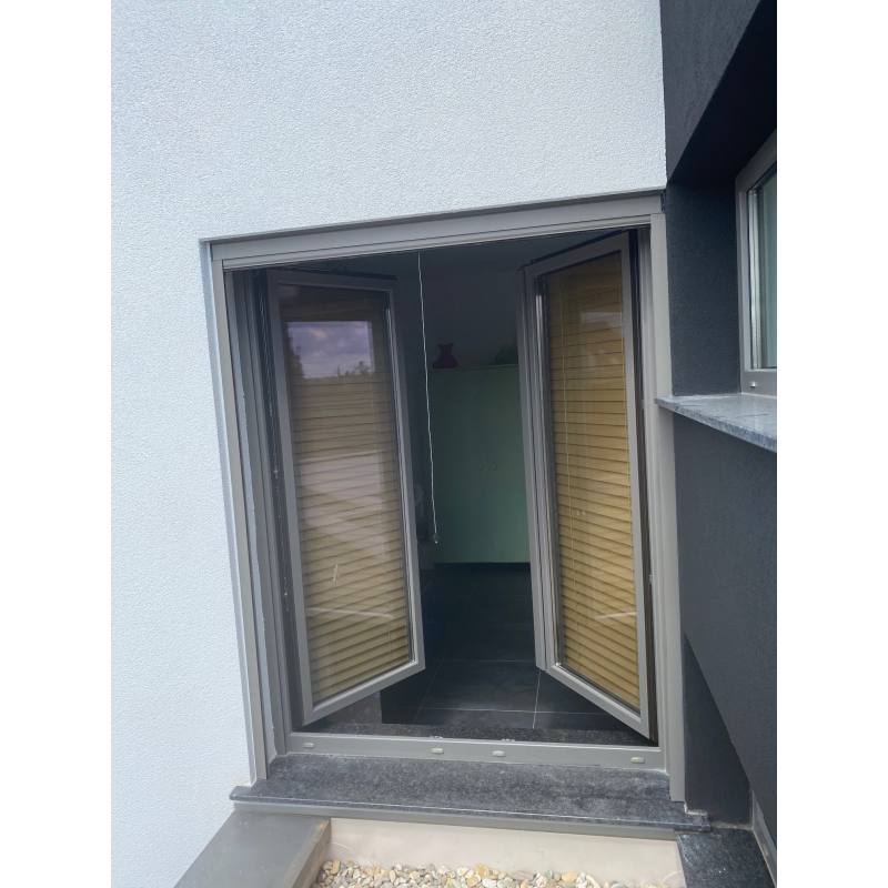 Moustiquaire sur mesure enroulable verticale fenêtre| LMC Ouvertures